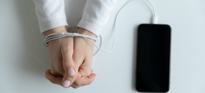 Nomophobia Symptoms, Causes, Effects and Treatments - Dr. Axe